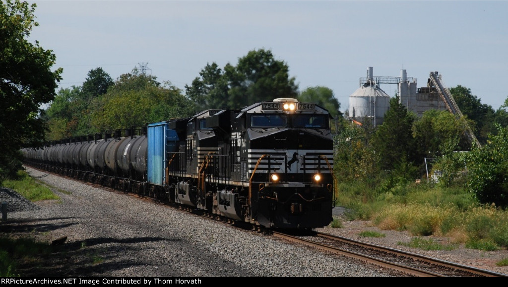 NS 64K is eastbound at the LDHL's MP 40